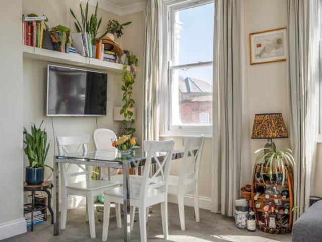 2 bedroom flat for sale in Fulham Road, London, SW6