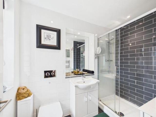 2 bedroom flat for sale in Gabriels Square, Lower Earley, RG6