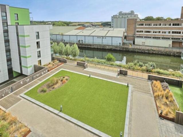 2 bedroom flat for sale in Geoffrey Watling Way, Norwich, Norfolk, NR1