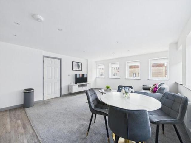 2 bedroom flat for sale in George Street, Hull, HU1
