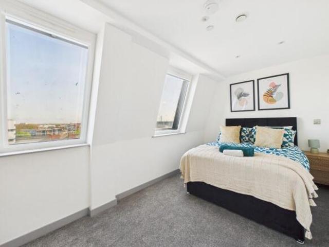 2 bedroom flat for sale in George Street, Hull, HU1