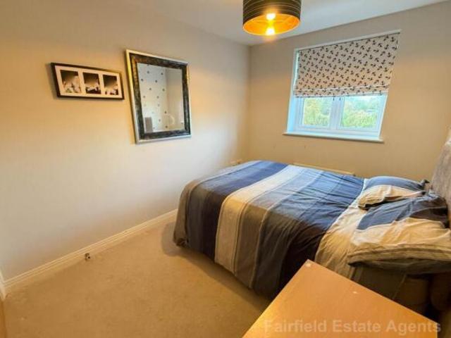 2 bedroom flat for sale in Gibbs Couch, Carpenders Park, Watford, WD19