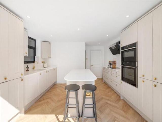 2 bedroom flat for sale in Gironde Road, London, SW6