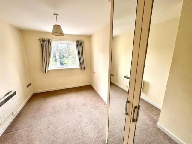 2 bedroom flat for sale in Gisors Road, Southsea, PO4