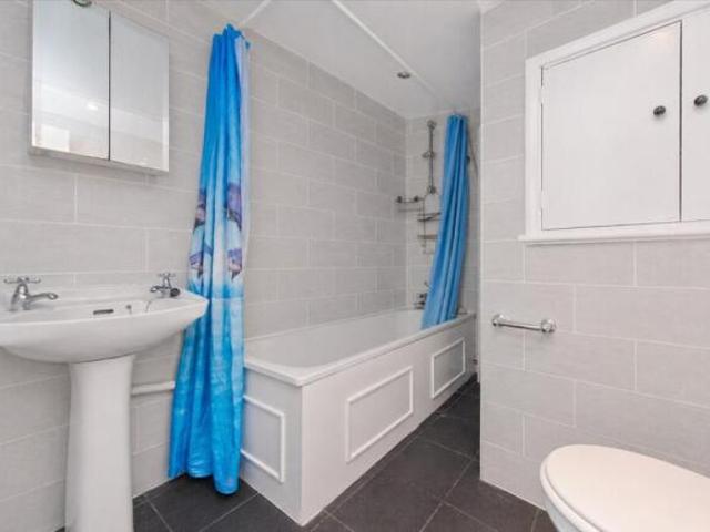 2 bedroom flat for sale in Godolphin Road, Shepherd's Bush W12