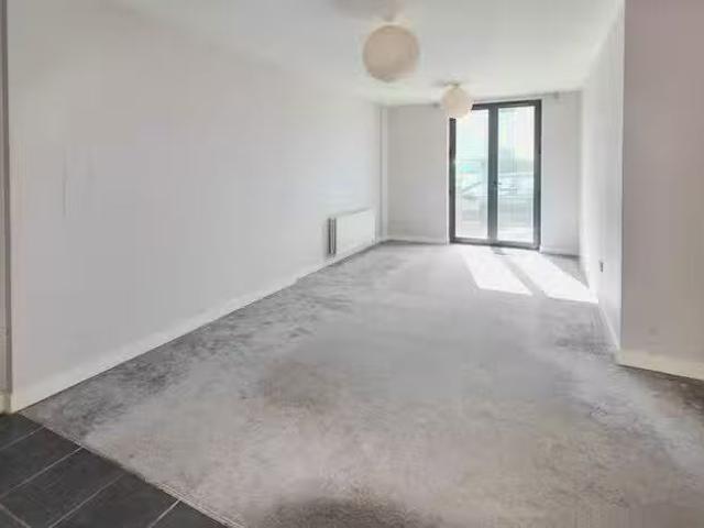2 Bedroom Flat For Sale In Godstone Road, Whyteleafe, CR3