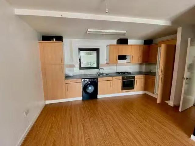 2 Bedroom Flat For Sale In Godstone Road, Whyteleafe, CR3