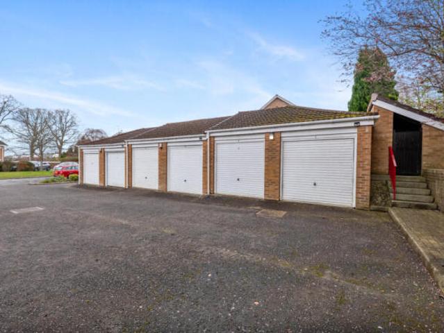 2 bedroom flat for sale in Golf Court, Strathview Park, Netherlee, G44