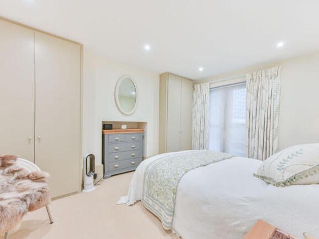 2 bedroom flat for sale in Gordon Place, Kensington, London, W8