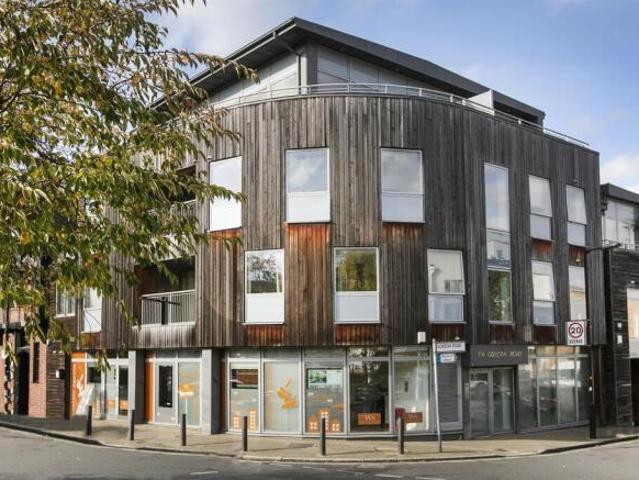 2 bedroom flat for sale in Gordon Road, Nunhead, SE15