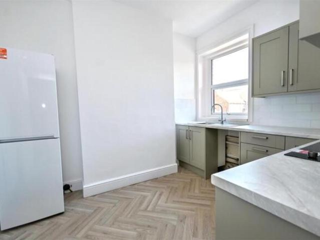 2 bedroom flat for sale in Gore Park Road, Eastbourne, BN21