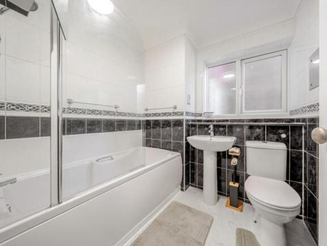 2 bedroom flat for sale in Goring Street, Goring by Sea, Worthing, West Sussex, BN12