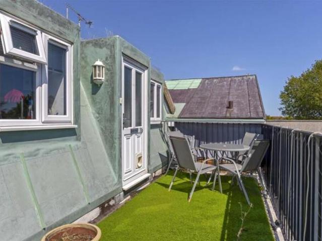 2 bedroom flat for sale in Goring Road, Goring By Sea, BN12