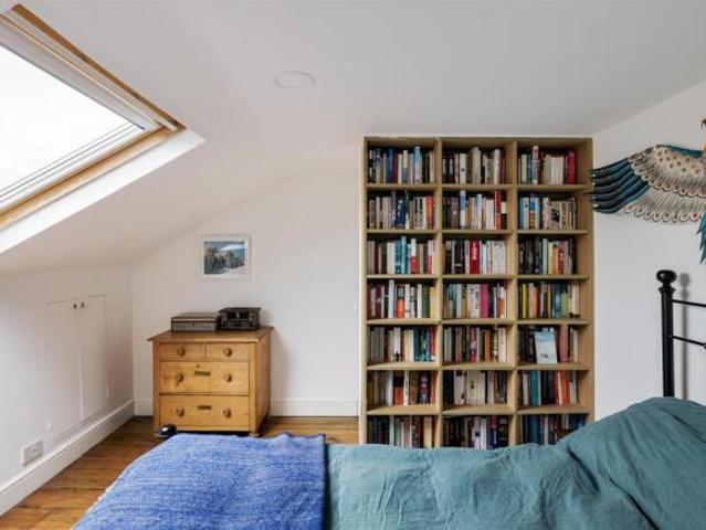 2 bedroom flat for sale in Goulton Road, Hackney, E5