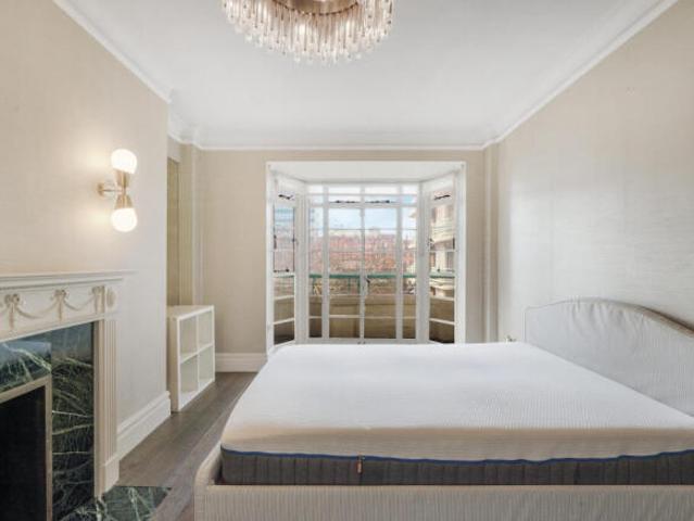 2 bedroom flat for sale in Gloucester Place, NW1