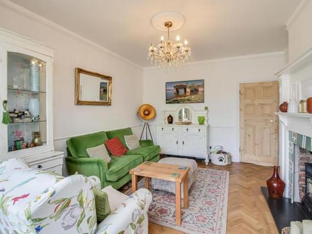 2 bedroom flat for sale in Gloucester Terrace, Thorpe Bay, SS1