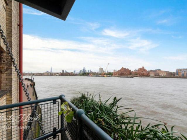 2 bedroom flat for sale in Globe Wharf, SE16