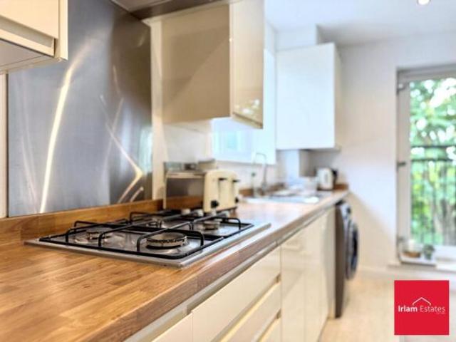 2 bedroom flat for sale in Glazebrook Meadows, Glazebrook, WA3