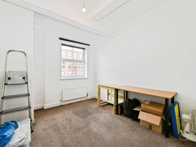 2 bedroom flat for sale in Gladstone Street, Nottingham, Nottinghamshire, NG7