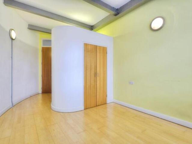 2 bedroom flat for sale in Grove Road, Northampton, Northamptonshire, NN1