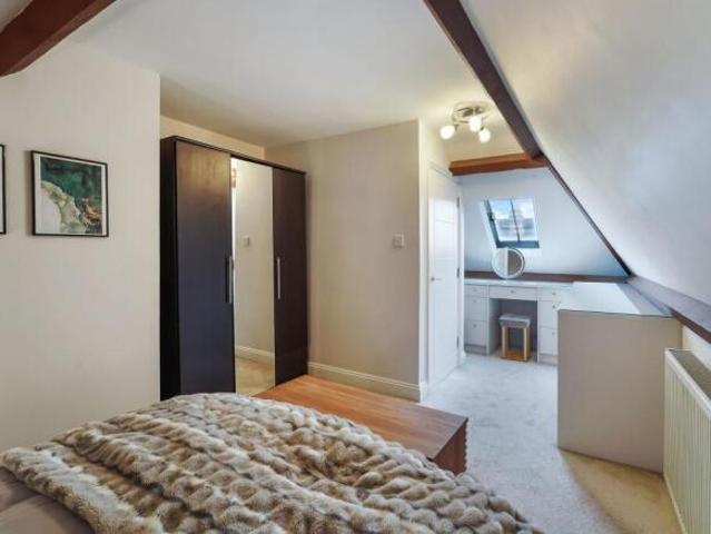 2 bedroom flat for sale in Grove Road, Surbiton, KT6