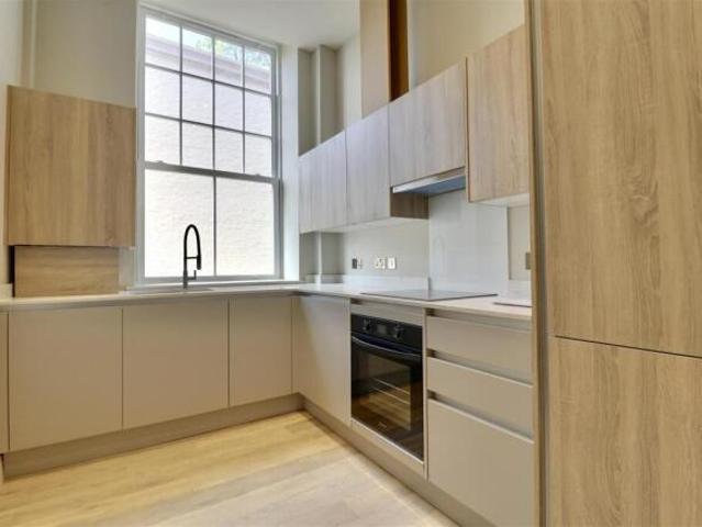 2 bedroom flat for sale in Grove Road South, Southsea, PO5