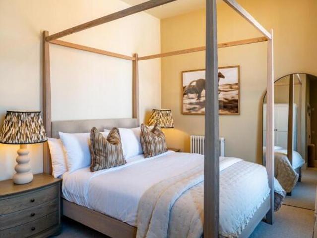 2 bedroom flat for sale in Grove Road South, Southsea, PO5