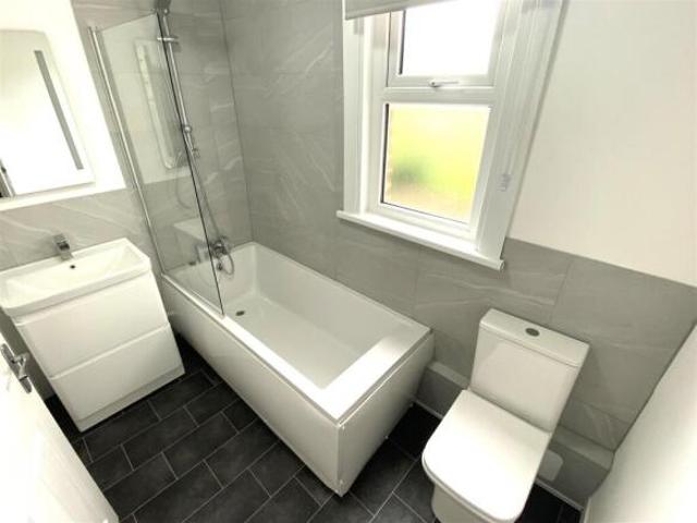 2 bedroom flat for sale in Grove Road, Walthamstow, E17