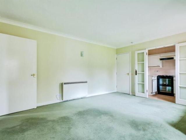 2 bedroom flat for sale in Grovelands Avenue, Swindon, SN1