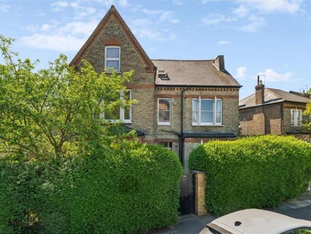 2 bedroom flat for sale in Grosvenor Road, Chiswick, W4