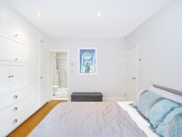2 bedroom flat for sale in Gratton Road, London, W14
