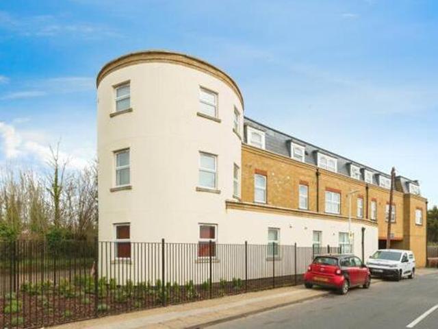 2 Bedroom Flat For Sale In Gravesend, Kent