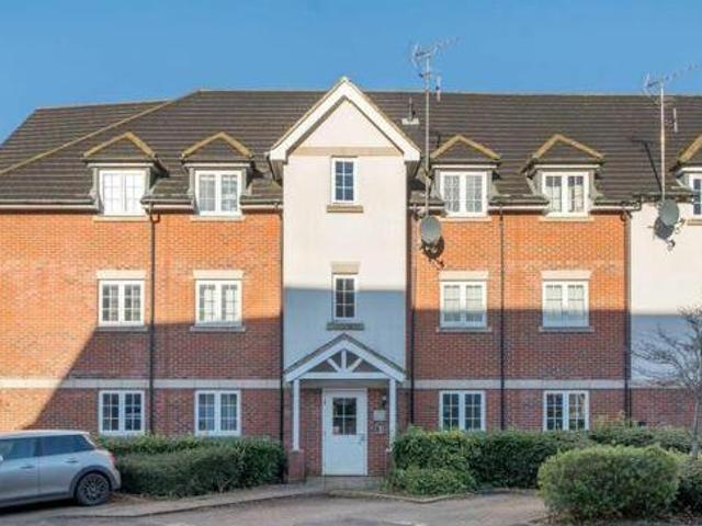 2 Bedroom Flat For Sale In Grange Drive, High Wycombe
