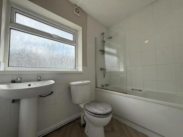 2 bedroom flat for sale in Grangeside Avenue, Hull, HU6