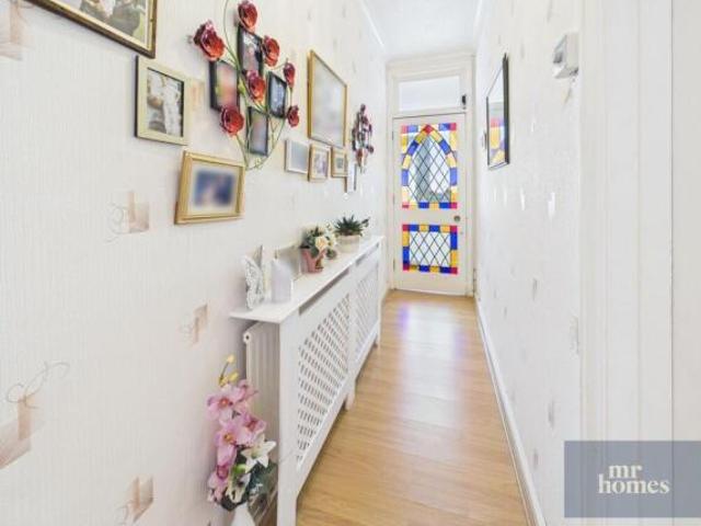 2 bedroom flat for sale in Grand Avenue, Ely, Cardiff, CF5