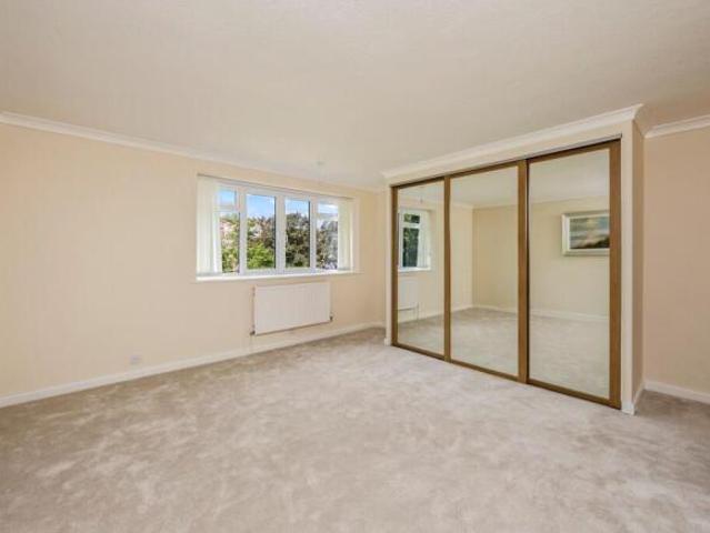 2 bedroom flat for sale in Grand Avenue, Worthing, BN11