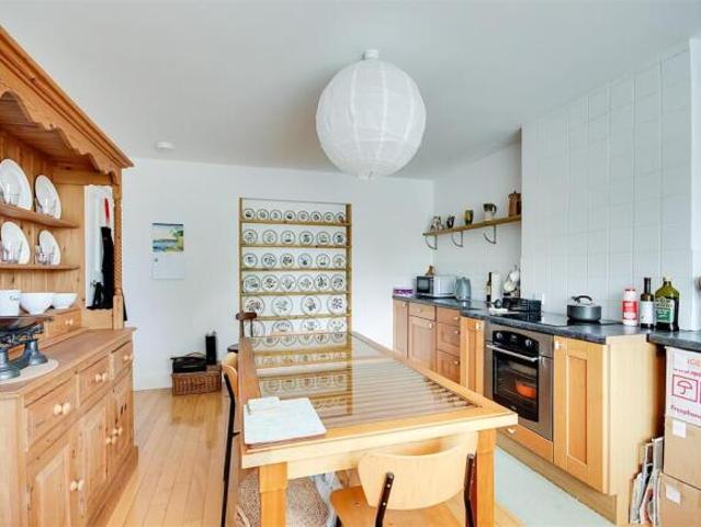 2 bedroom flat for sale in Grand Avenue, Worthing, BN11