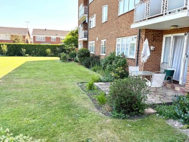 2 bedroom flat for sale in Grand Avenue, West Worthing, West Sussex, BN11 5AH, BN11