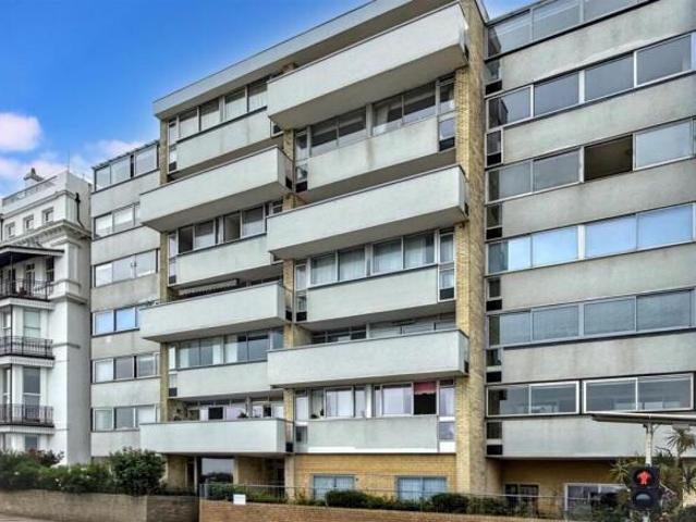 2 bedroom flat for sale in Grand Parade, Eastbourne, BN21