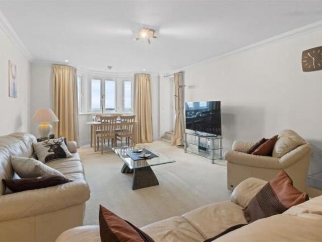2 bedroom flat for sale in Grand Parade, Eastbourne, BN21