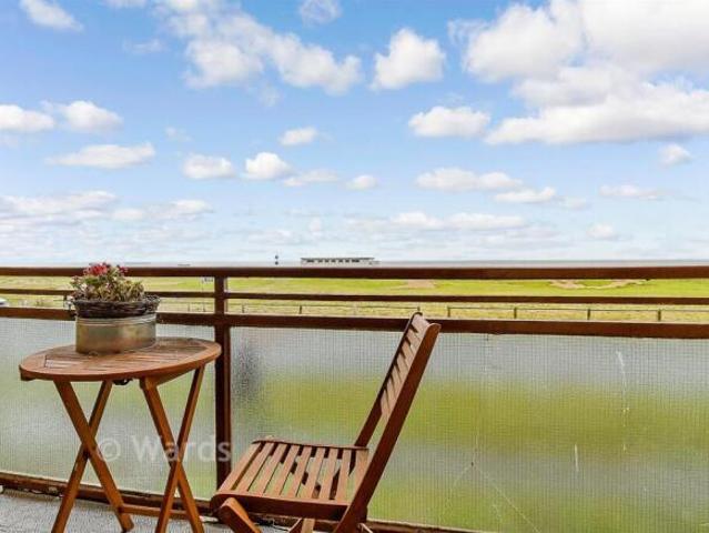 2 bedroom flat for sale in Grand Parade, Littlestone, Kent, TN28