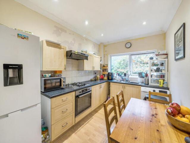 2 bedroom flat for sale in Grandfield Avenue, Nascot Wood, Watford WD17 4XD, WD17