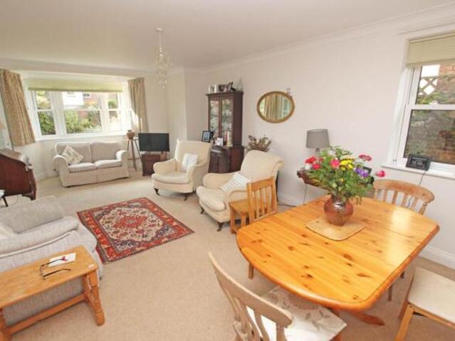 2 bedroom flat for sale in Granville Road, Eastbourne, BN20 7HH, BN20
