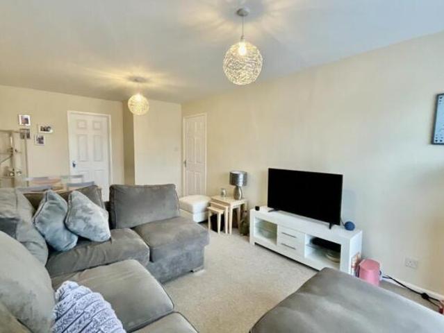 2 bedroom flat for sale in Grassdale View, Sheffield, S12 4LZ, S12