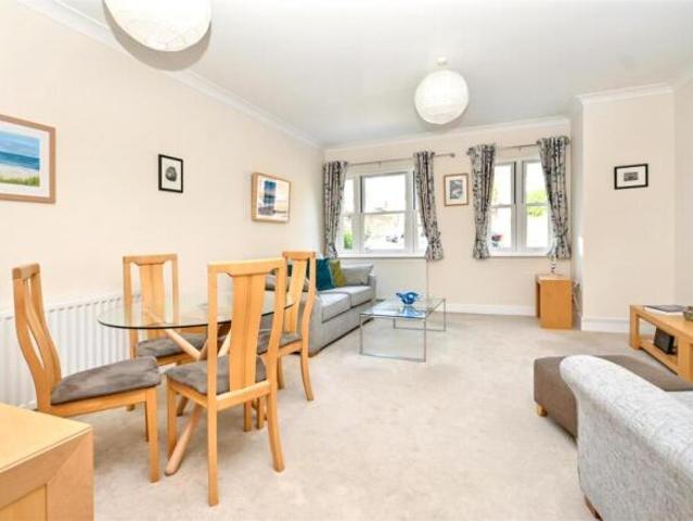 2 bedroom flat for sale in Grassington Road, Eastbourne, BN20