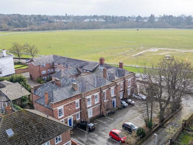 2 bedroom flat for sale in Grey Friars, Chester, CH1