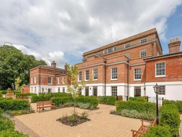 2 Bedroom Flat For Sale In Great Warley, Brentwood
