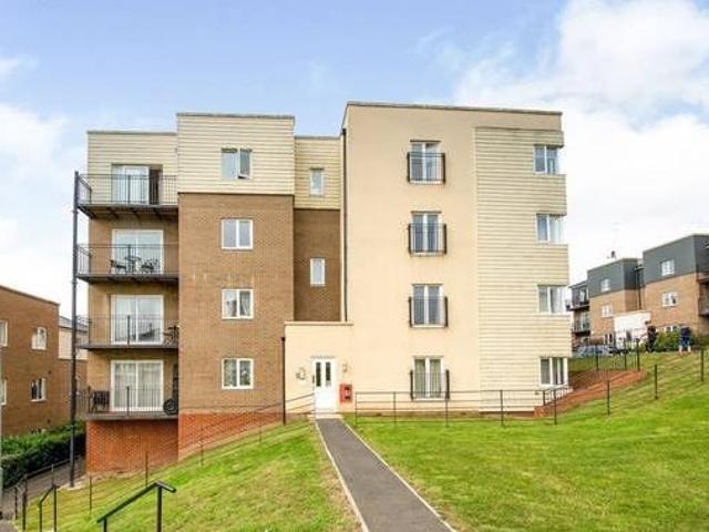 2 bedroom flat for sale in Great Mead Yeovil BA21