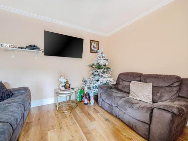 2 bedroom flat for sale in Great North Road, New Barnet, EN5