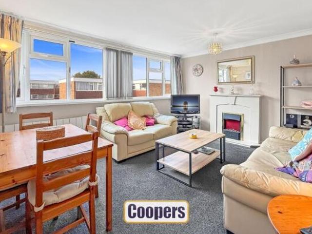 2 bedroom flat for sale in Greendale Road, Whoberley, CV5